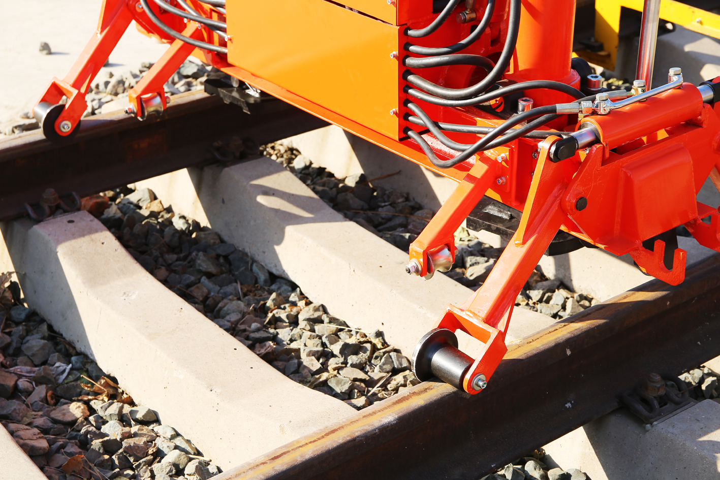 Hydraulic Track Rail Lifting and Lining Machine-Wuhan Linkage Track ...