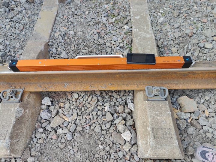 Electronic Rail Straightness Measurement System Portable Rail Flatness ...